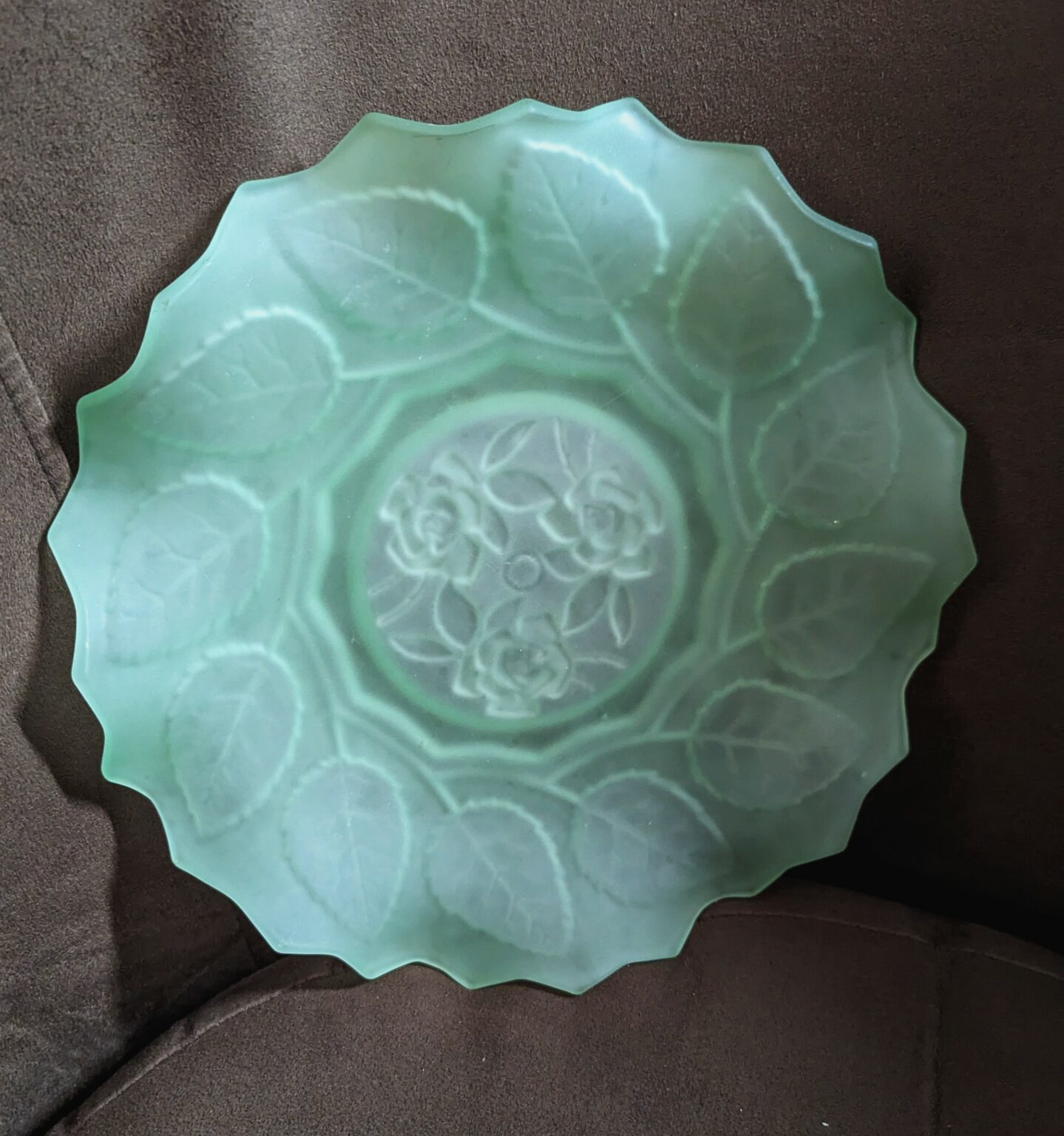 English Bagley Rose and Leaf Uranium Plate